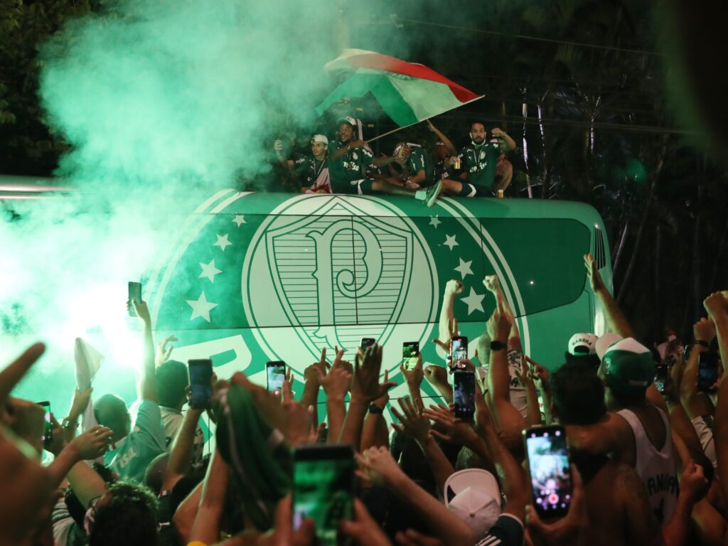 Palmeiras se estabelece como 4ª maior torcida do Brasil e dá baile no ...