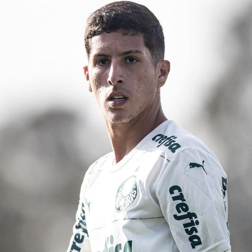 Palmeiras dá mole e jogador rescinde com clube para fechar com rival