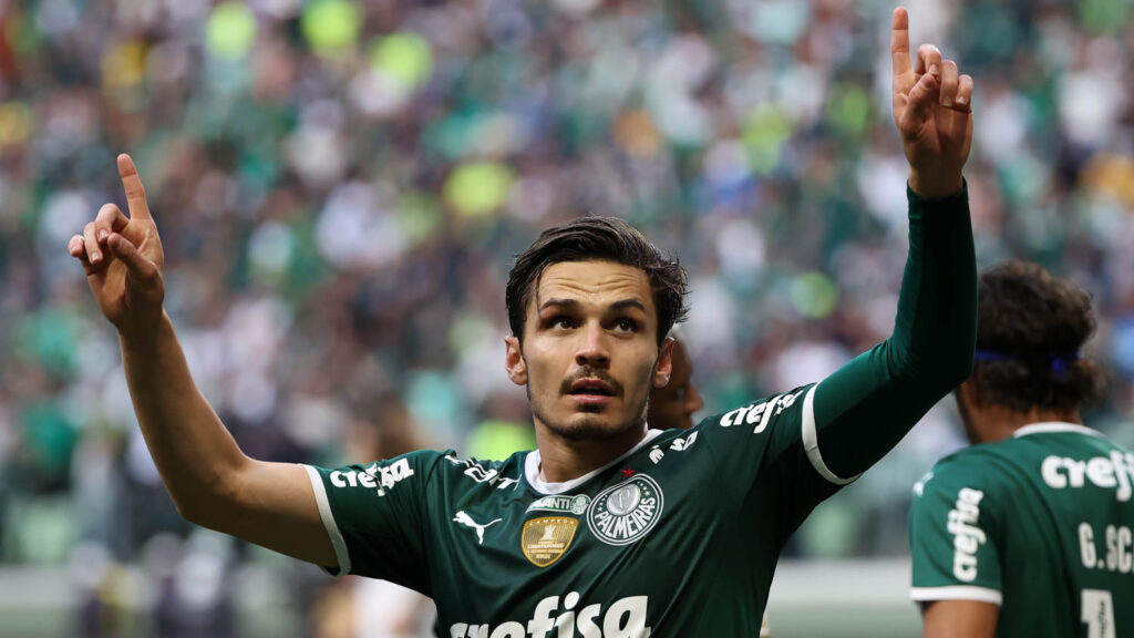 Zé Elias compara Raphael Veiga com ídolo do Palmeiras