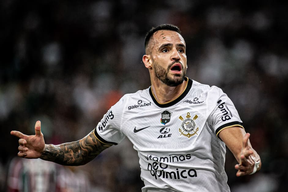 Fifa viajou na maionese e disse que Renato Augusto era melhor que Kroos