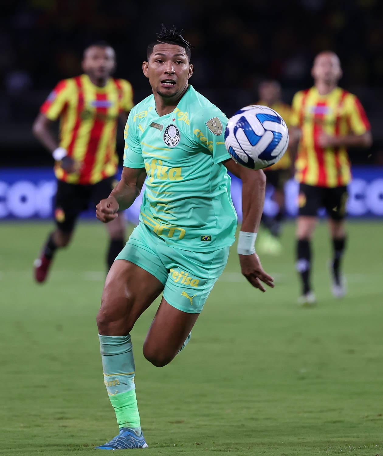 Falharam em levar Rony e agora ofertaram R$ 525 milhões ao Liverpool