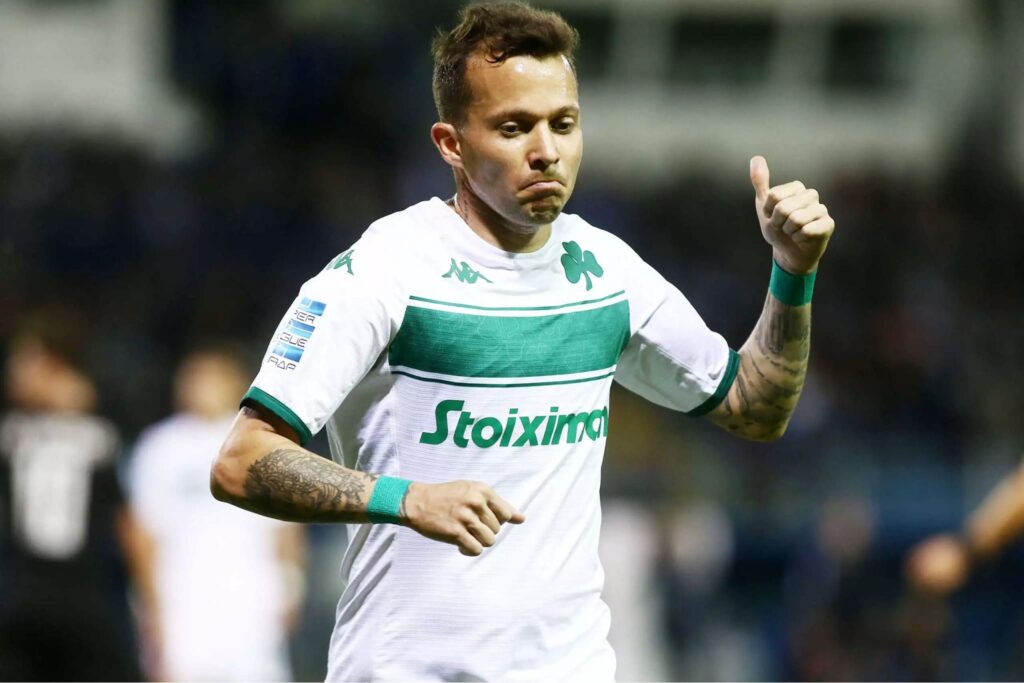 Bernard DISSE SIM e torcida do Palmeiras vibra