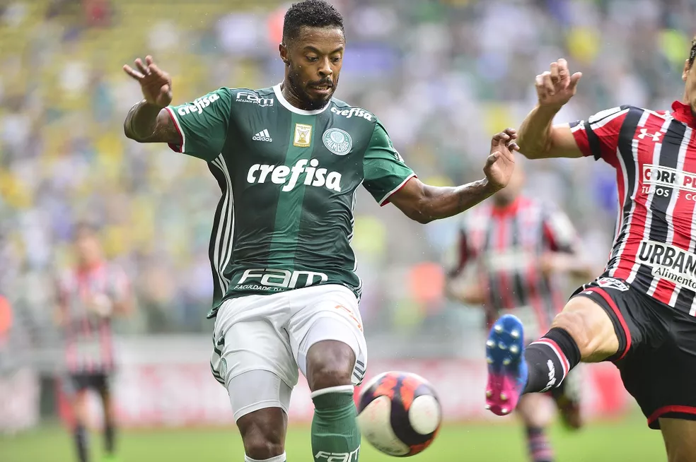 Essa é a nova profissão de Michel Bastos após largar o futebol