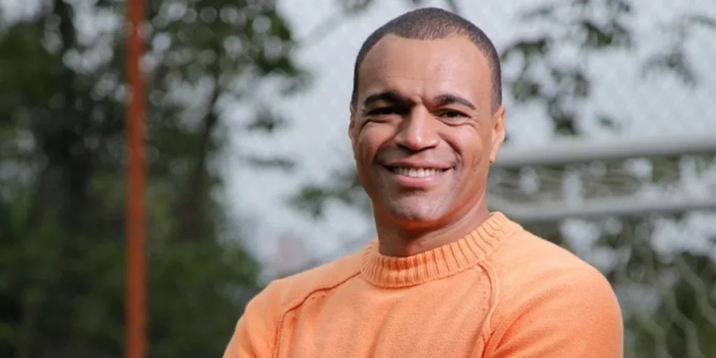 Denilson surpreende e assina novo contrato - Portal do Palmeirense
