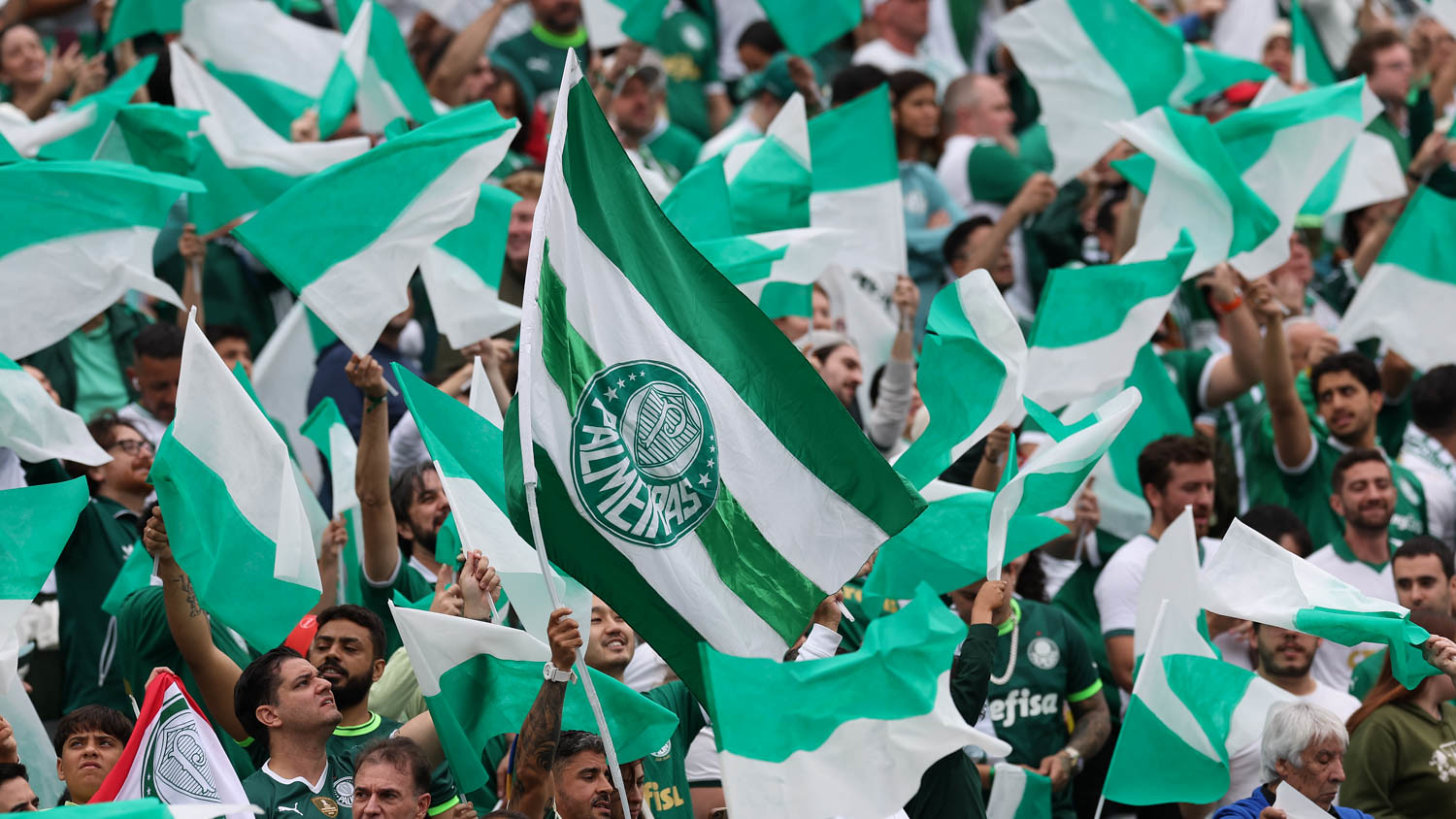 Palmeiras supera o Corinthians em ranking de torcida