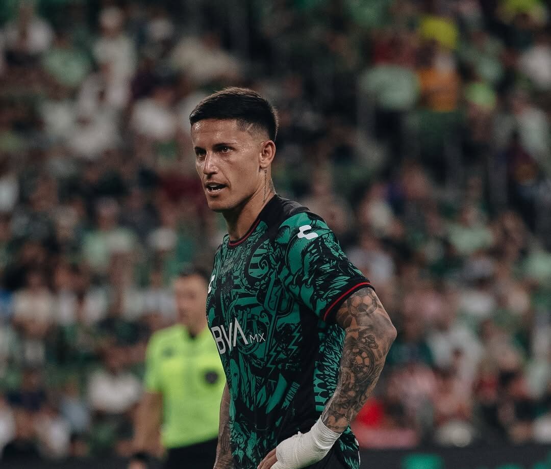 Brian Rodriguez desembarcou no Brasil para apresentação